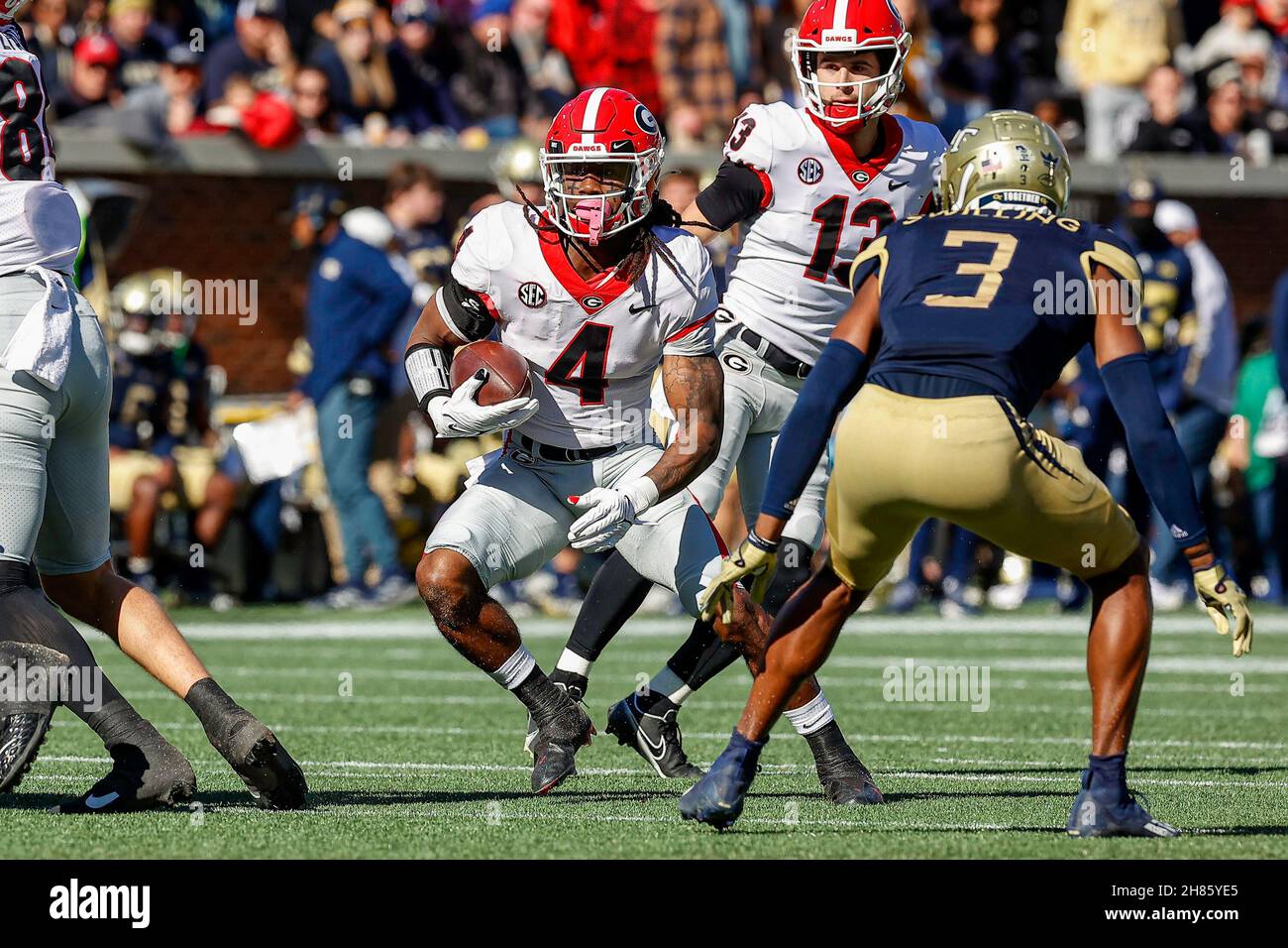 Atlanta, Georgia. 27th Nov, 2021. Georgia's James Cook (4) evades ...