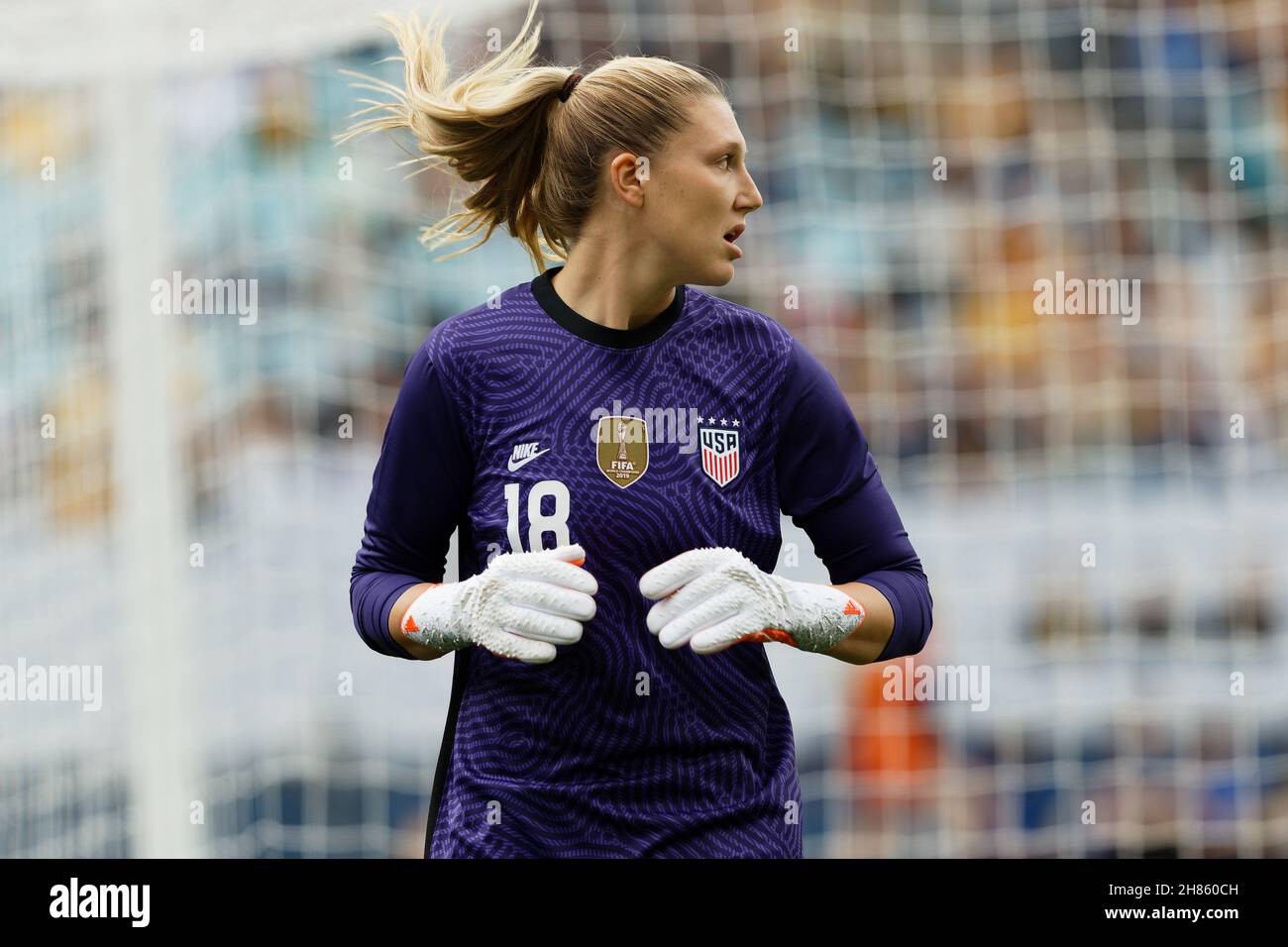 Keeping his eye on the ball hi-res stock photography and images - Alamy