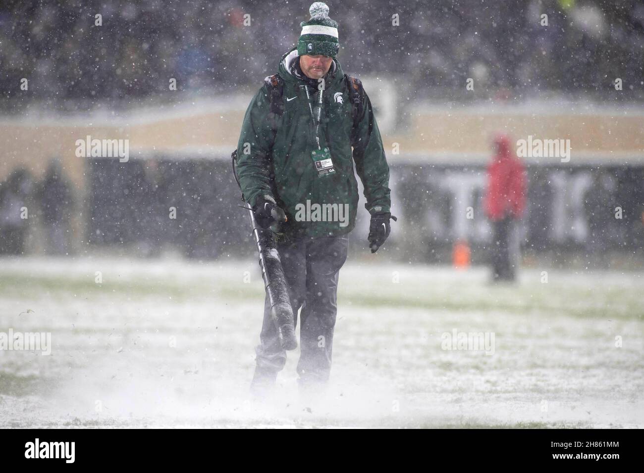 East Lansing, Michigan, USA. 27th Nov, 2021. A member of the grounds ...