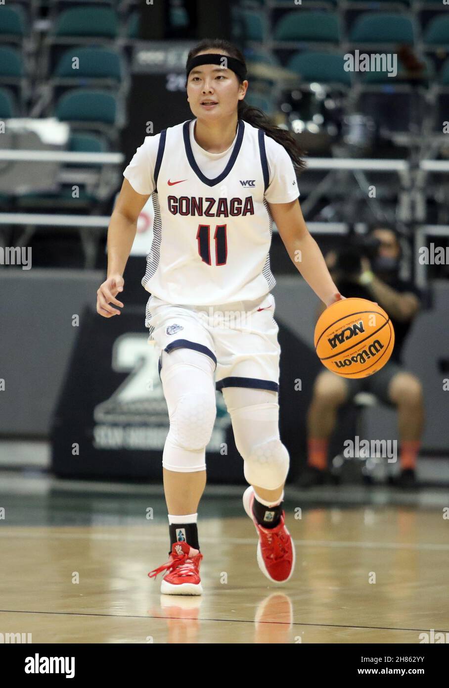 November 27, 2021 - Gonzaga Bulldogs guard Kayleigh Truong #11 during a ...