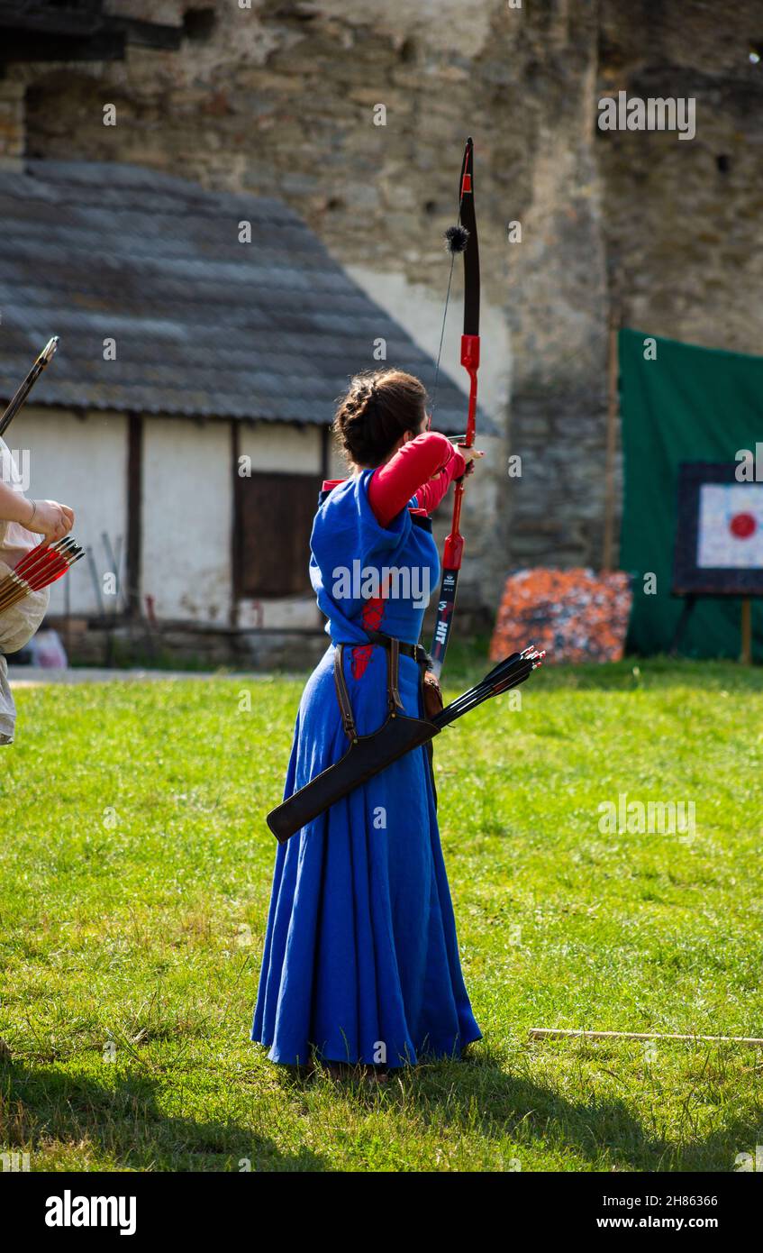 Soldier medieval armour archer hi-res stock photography and images - Alamy