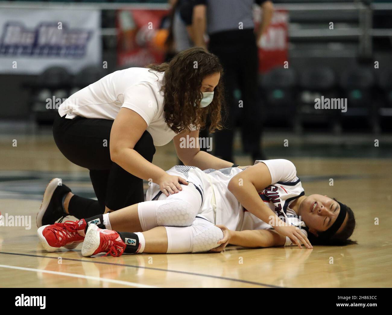 November 27, 2021 - Gonzaga Bulldogs guard Kayleigh Truong #11 gets ...