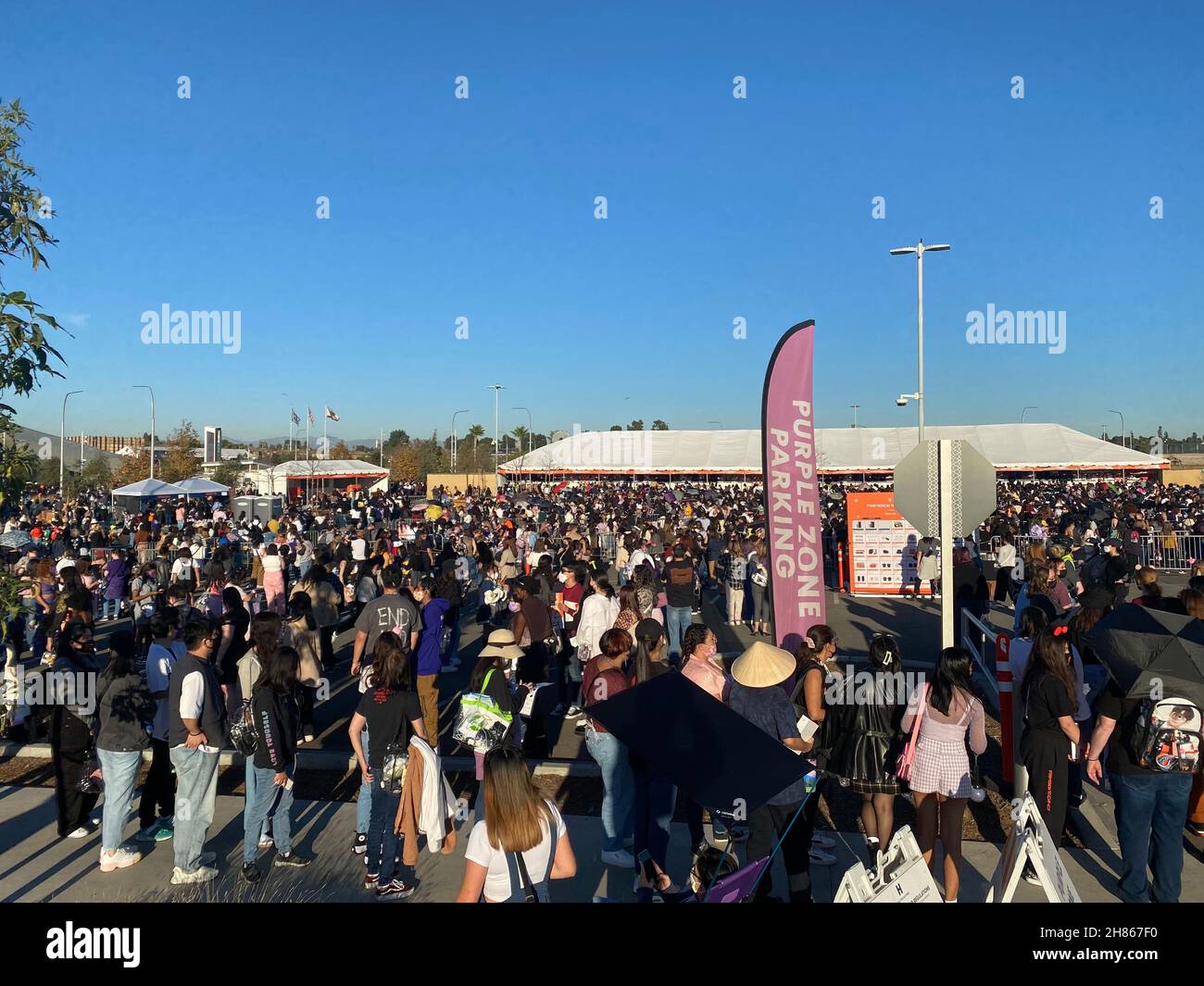 28th Nov, 2021. BTS fans line up for concert in Los Angeles Fans of ...
