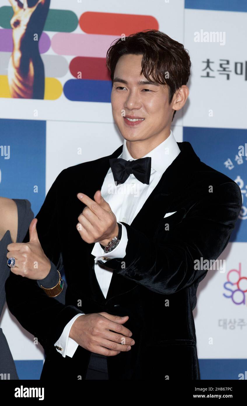 Yoo young seok hi-res stock photography and images - Alamy