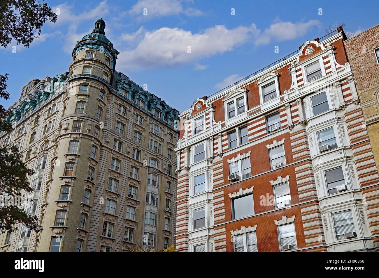 Manhattan, elegant old apartment buildings on Central Park West Stock ...