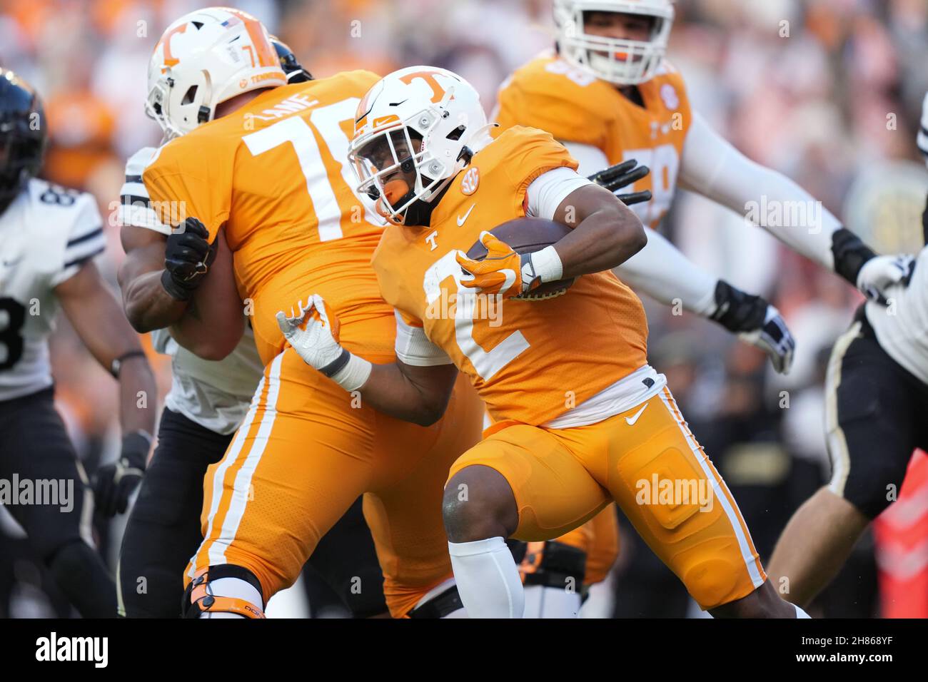 November 27, 2021: Jabari Small #2 of the Tennessee Volunteers runs the ...