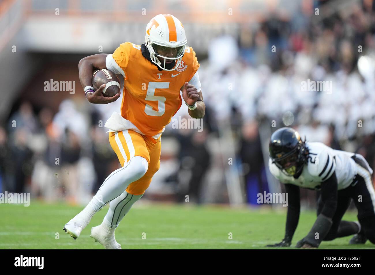 November 27, 2021: Hendon Hooker #5 of the Tennessee Volunteers runs ...