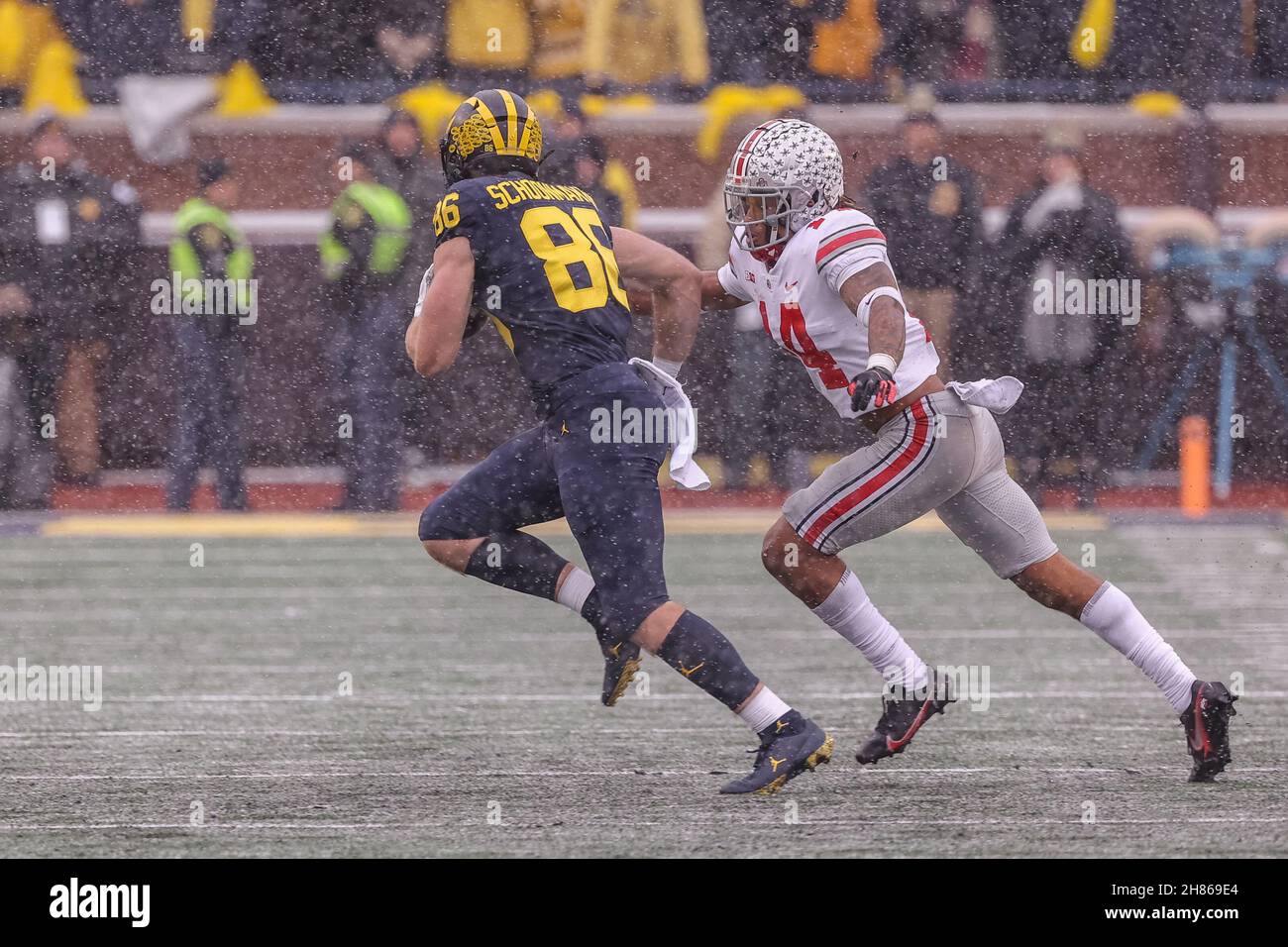 Ann Arbor, Michigan, USA. 27th Nov, 2021. Michigan Wolverines tight end ...
