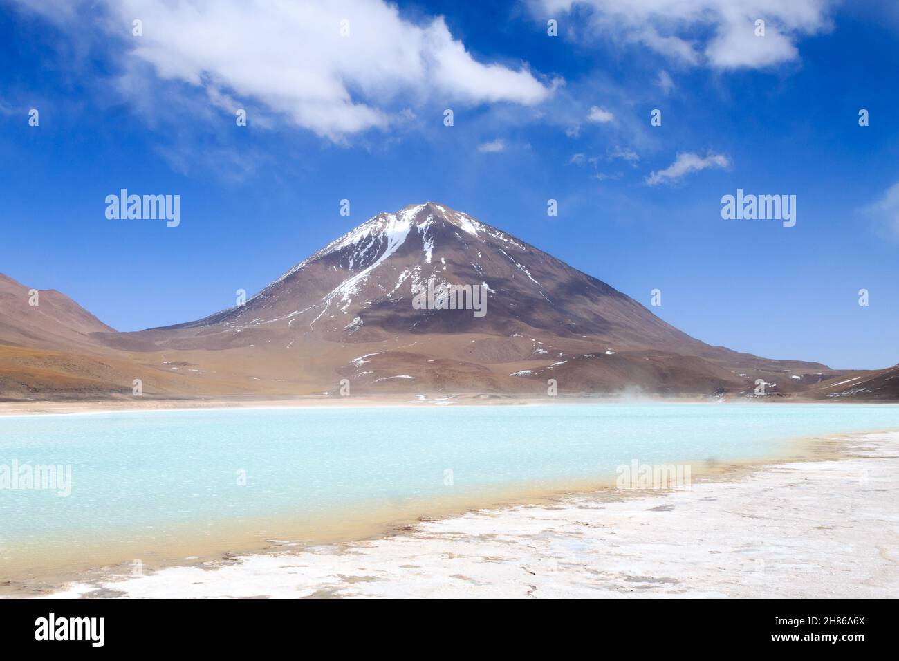Laguna Verde landscape,Bolivia.Beautiful bolivian panorama.Green lagoon ...