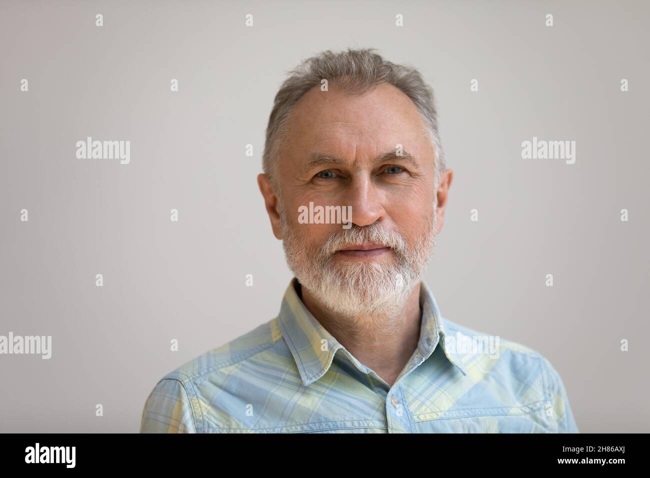 Man isolated older casual hi-res stock photography and images - Alamy