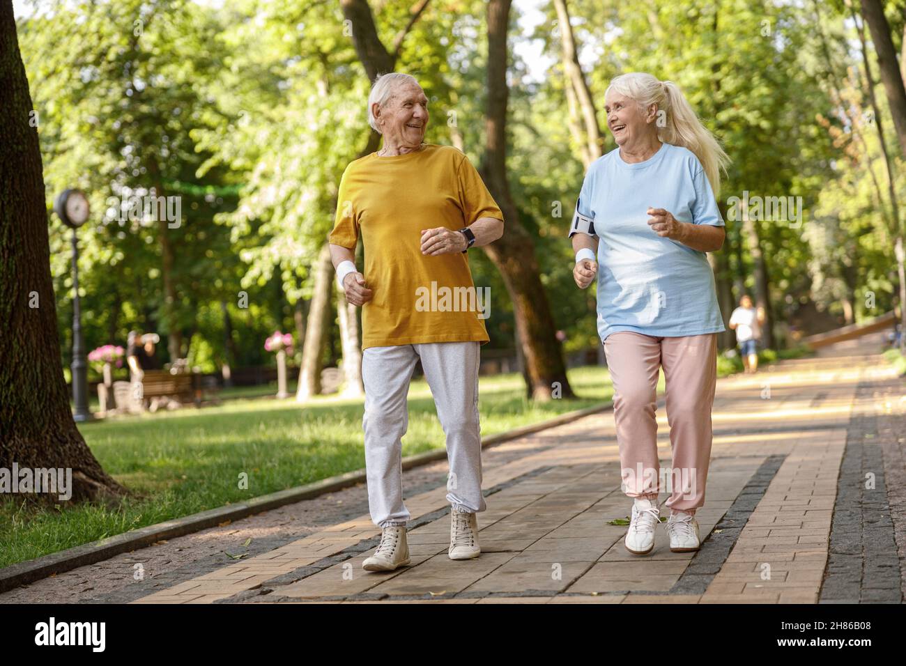 Old age jogger hi-res stock photography and images - Alamy