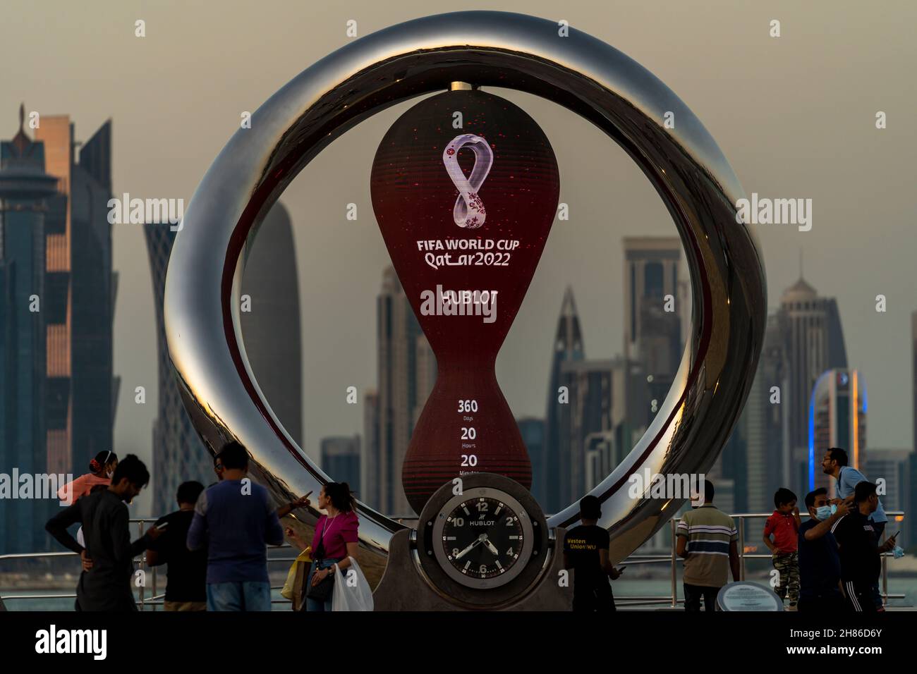 2022 FIFA World Cup countdown clock on Doha's corniche, November 25 ...