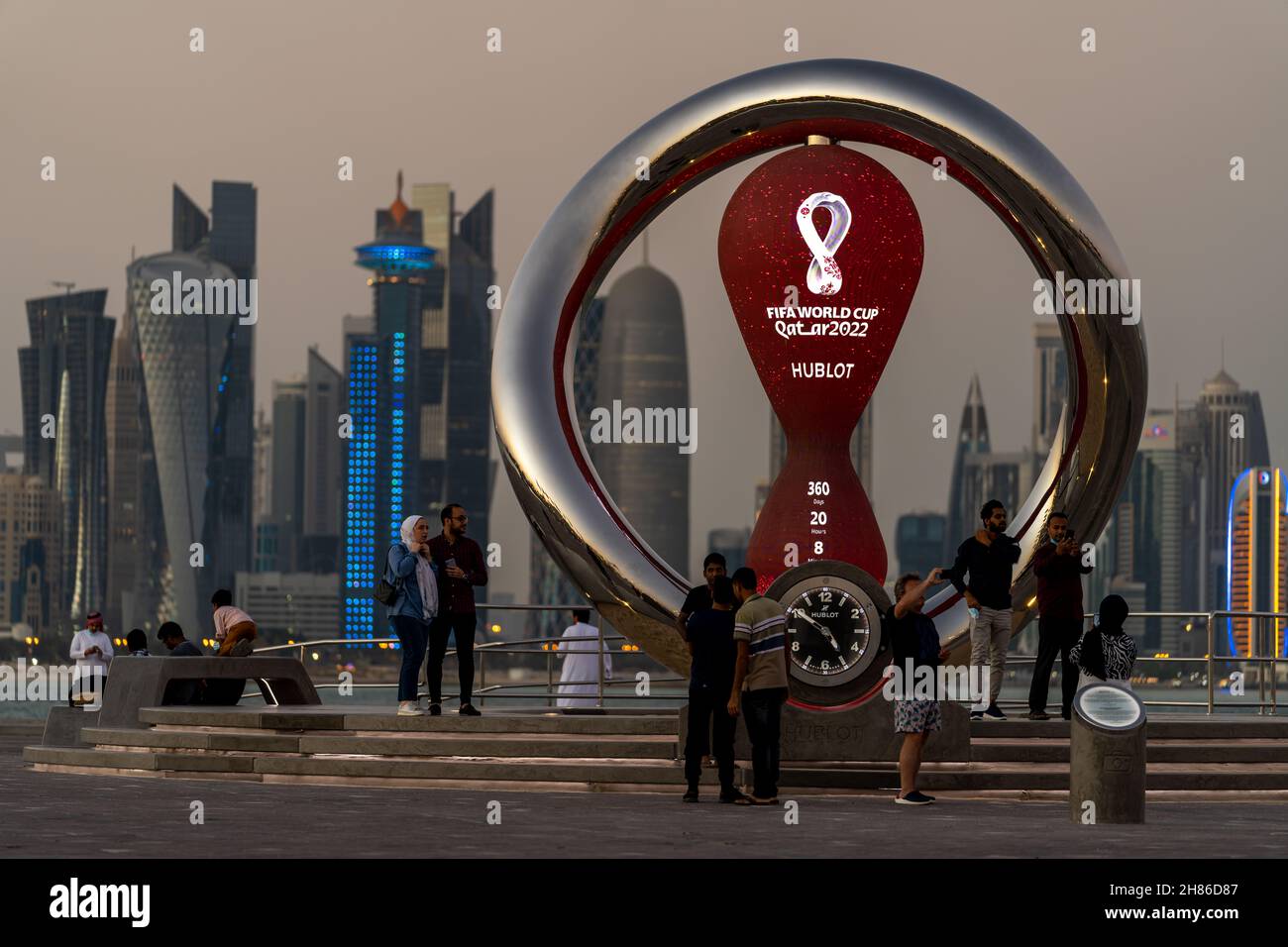 2022 FIFA World Cup countdown clock on Doha's corniche, November 25 ...