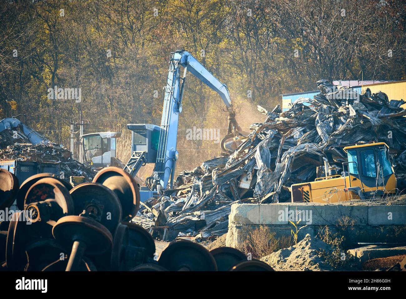 Machinery at scrap metal yard Stock Photo - Alamy