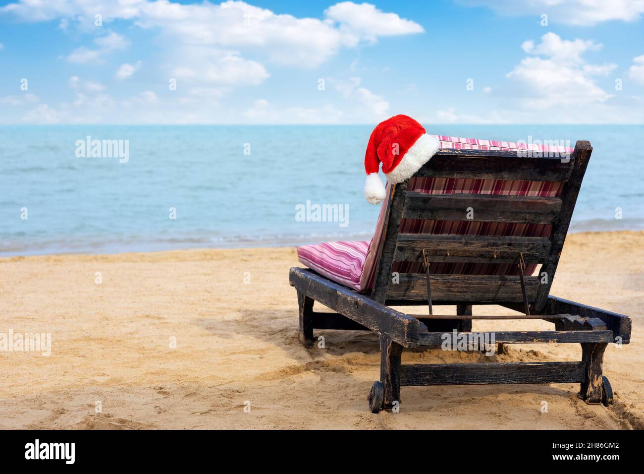 Beach lounge chair hi-res stock photography and images - Alamy