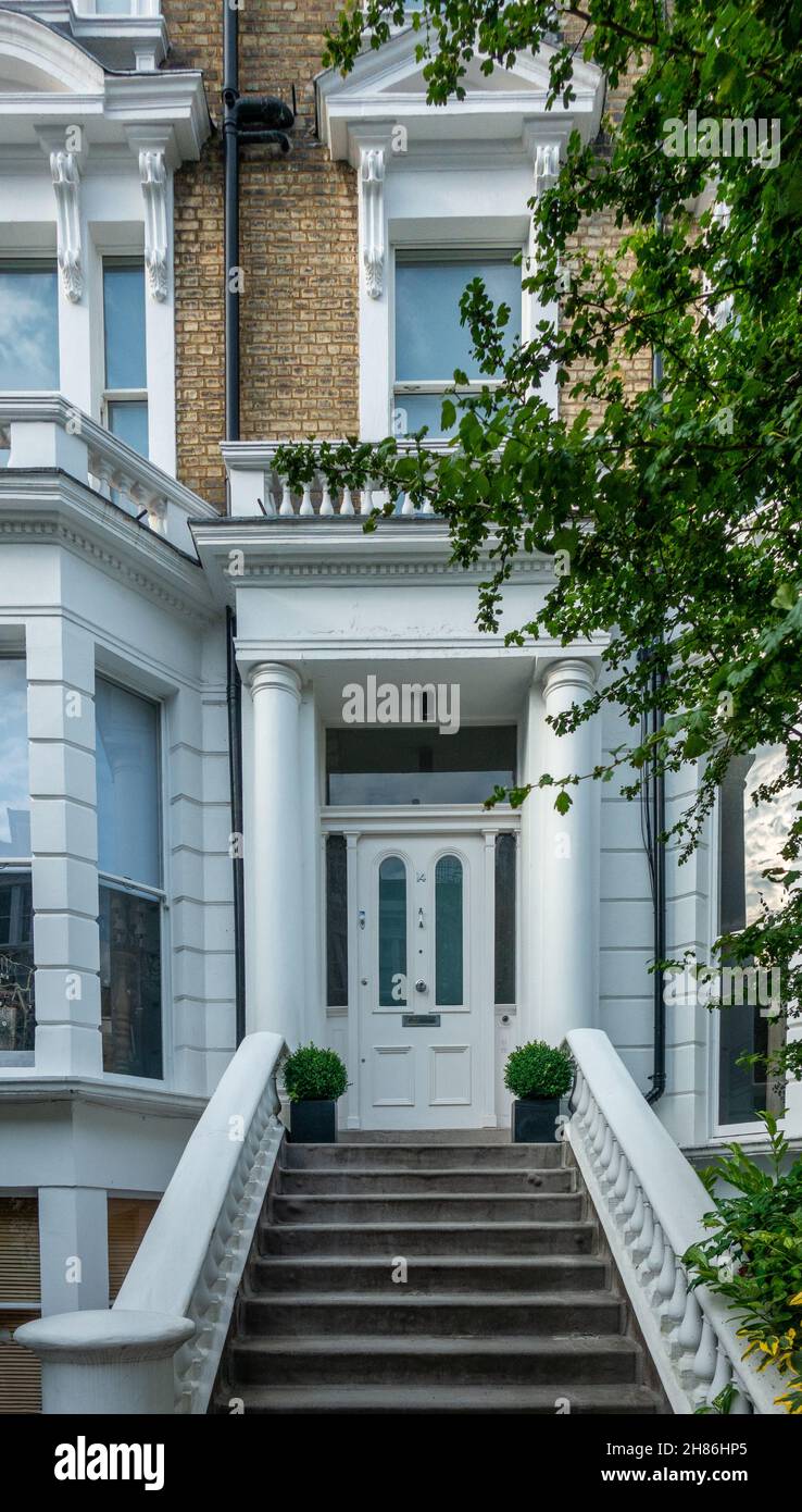 Steps stairs townhouse hi-res stock photography and images - Alamy