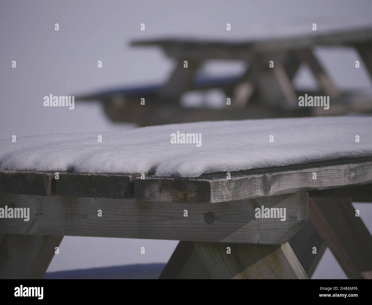 Picnic table park hi-res stock photography and images - Alamy