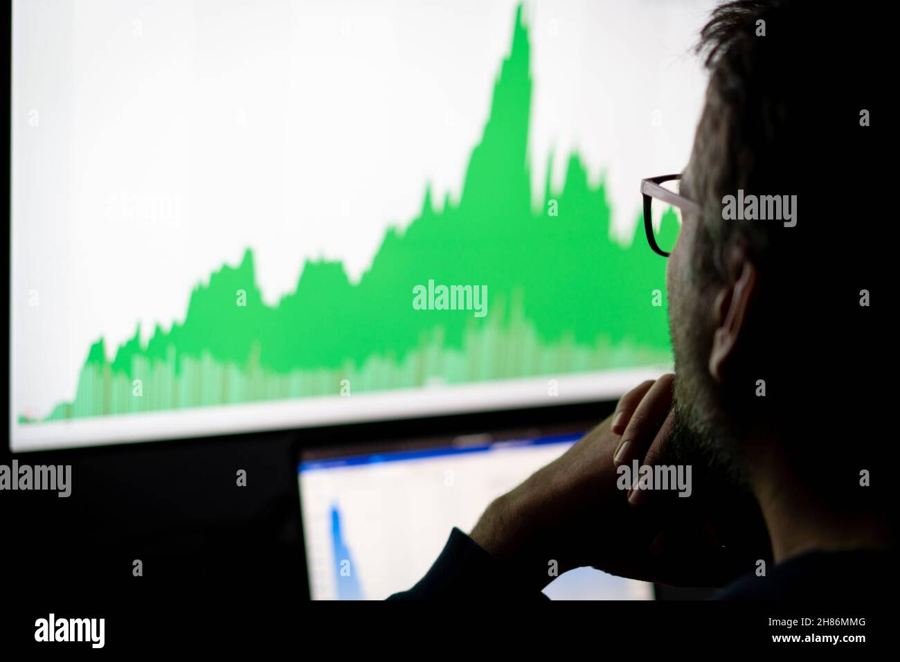 Trader investor hi-res stock photography and images - Alamy