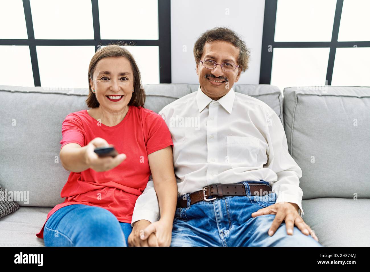 Middle east family tv hi-res stock photography and images - Alamy