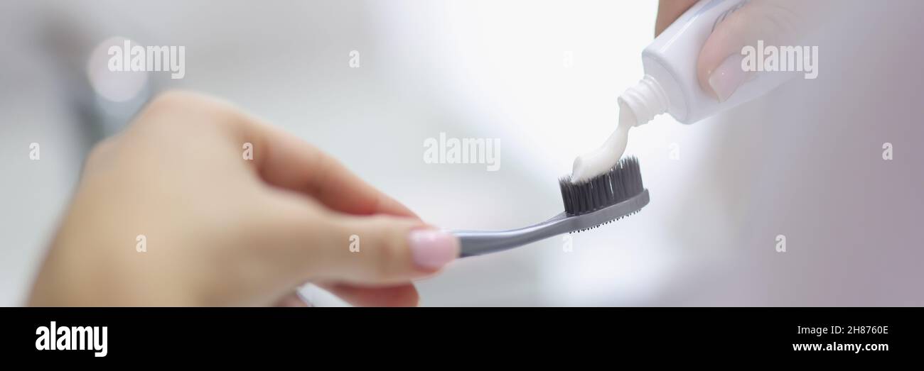 Squeezing toothpaste hi-res stock photography and images - Alamy
