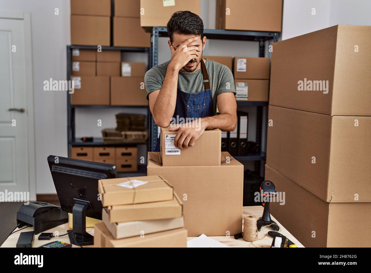 Stressed warehouse worker hi-res stock photography and images - Alamy