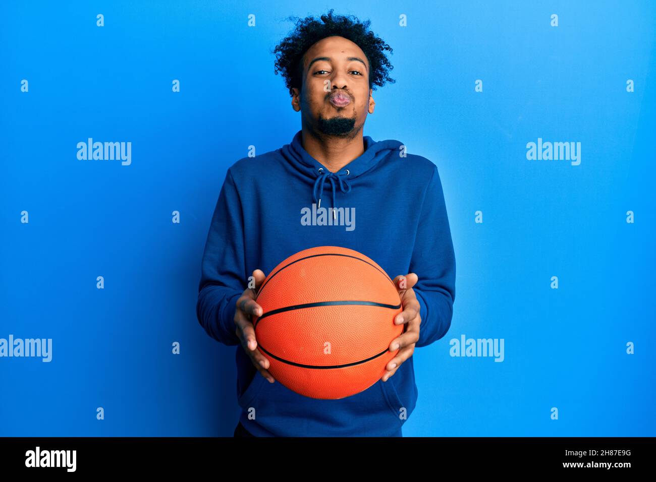 Hilarious basketball hi-res stock photography and images - Alamy