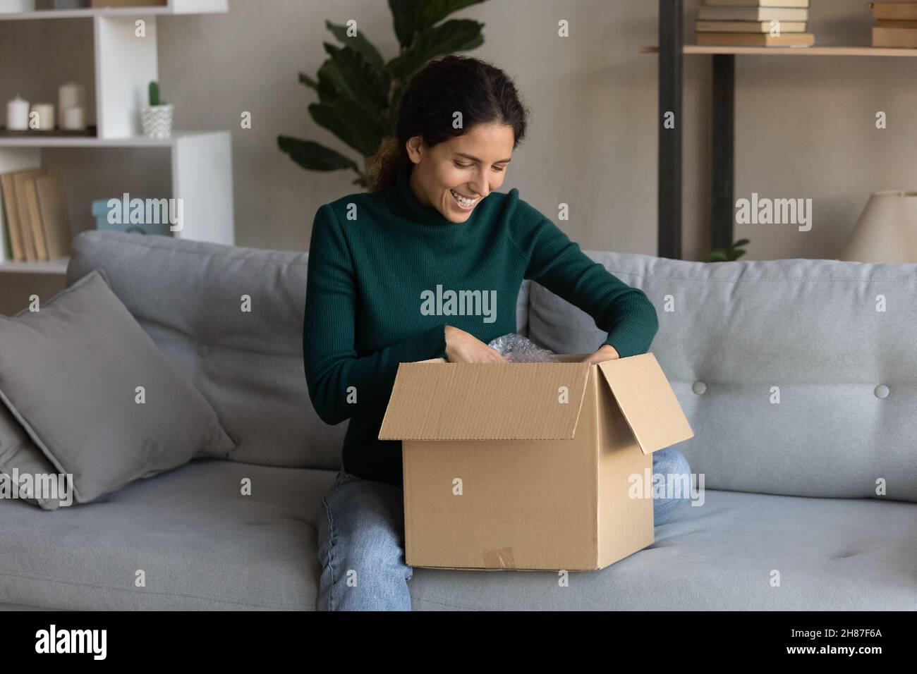 Delivery lady hi-res stock photography and images - Alamy