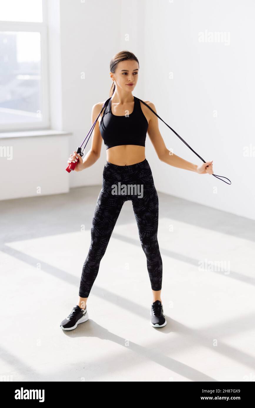 Teen jumping rope hi-res stock photography and images - Alamy Teen jumping rope hi-res stock photography and images - Alamy