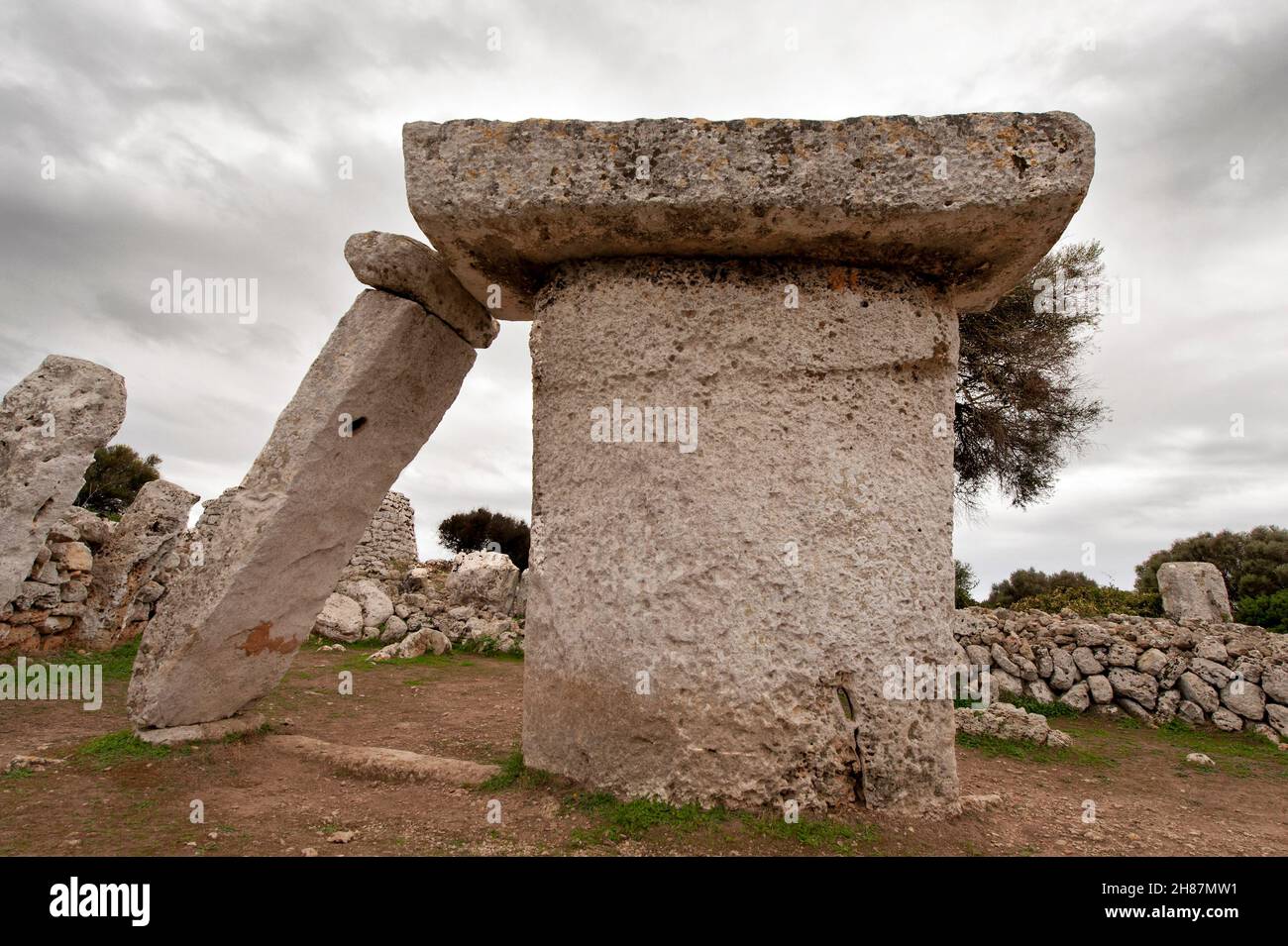 Stone age architecture prehistoric hi-res stock photography and images ...