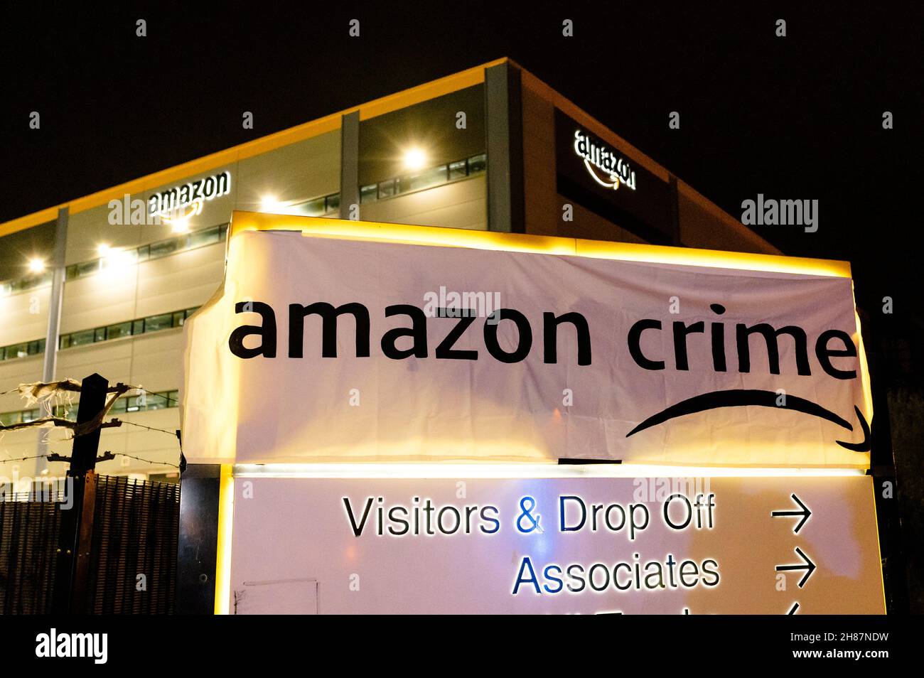 Amazon fulfilment centre uk hi-res stock photography and images - Alamy