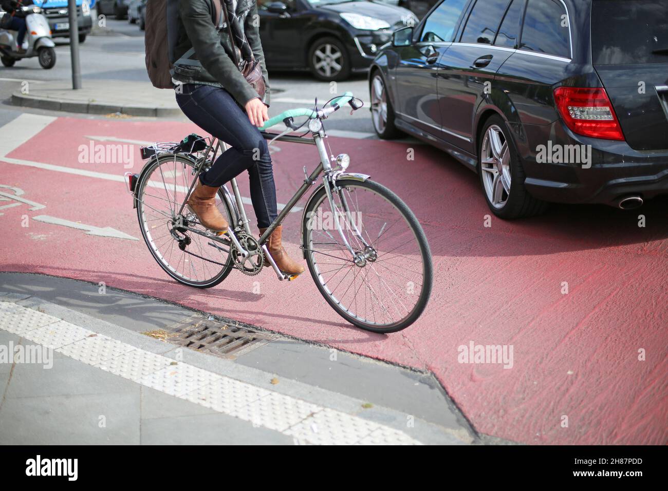 Car blocking bike lane hi-res stock photography and images - Alamy