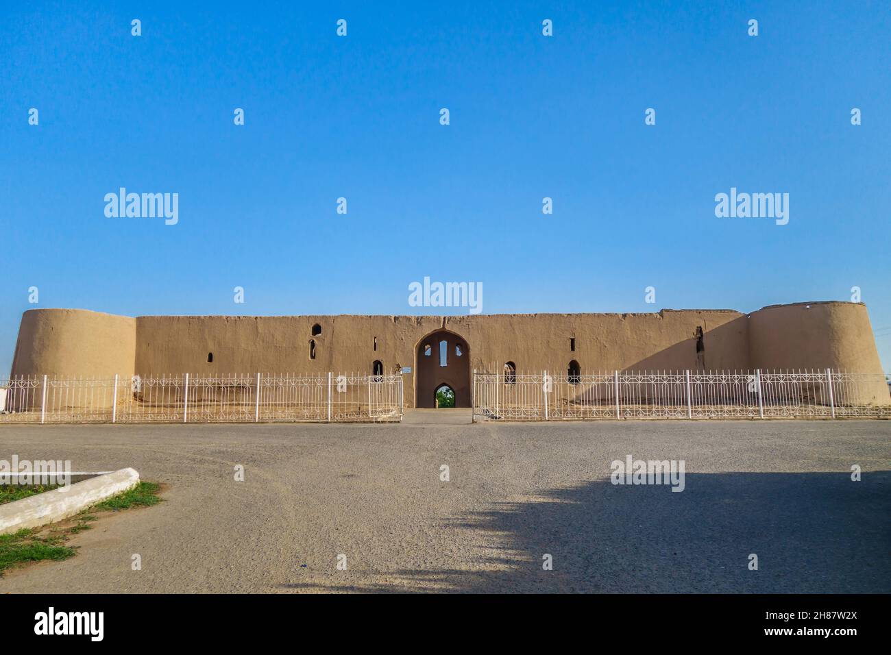 Two storey palace hi-res stock photography and images - Alamy