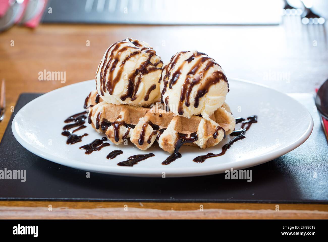 Pub lunch, traditional British bar or restaurant food Stock Photo - Alamy