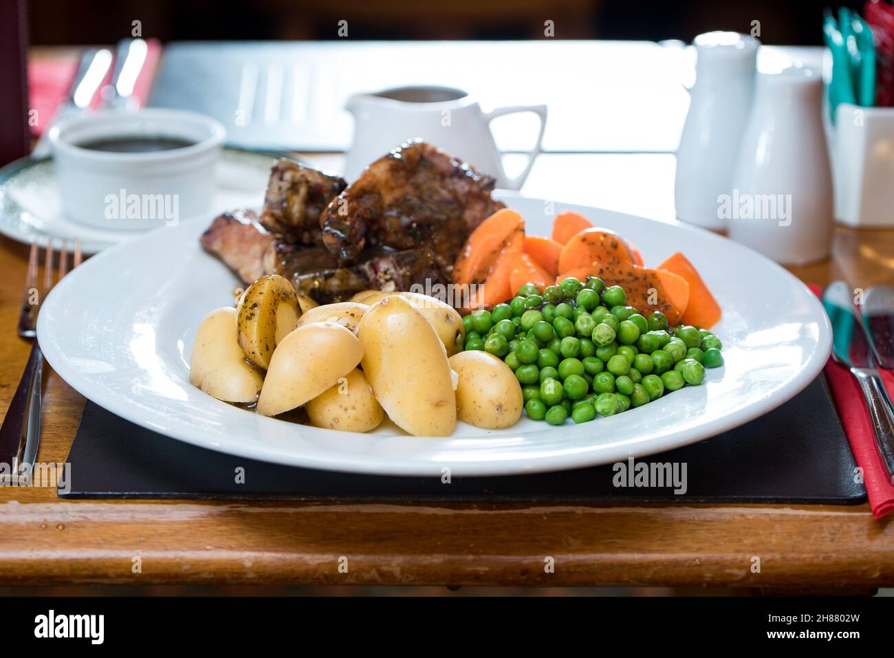 Pub lunch, traditional British bar or restaurant food Stock Photo - Alamy