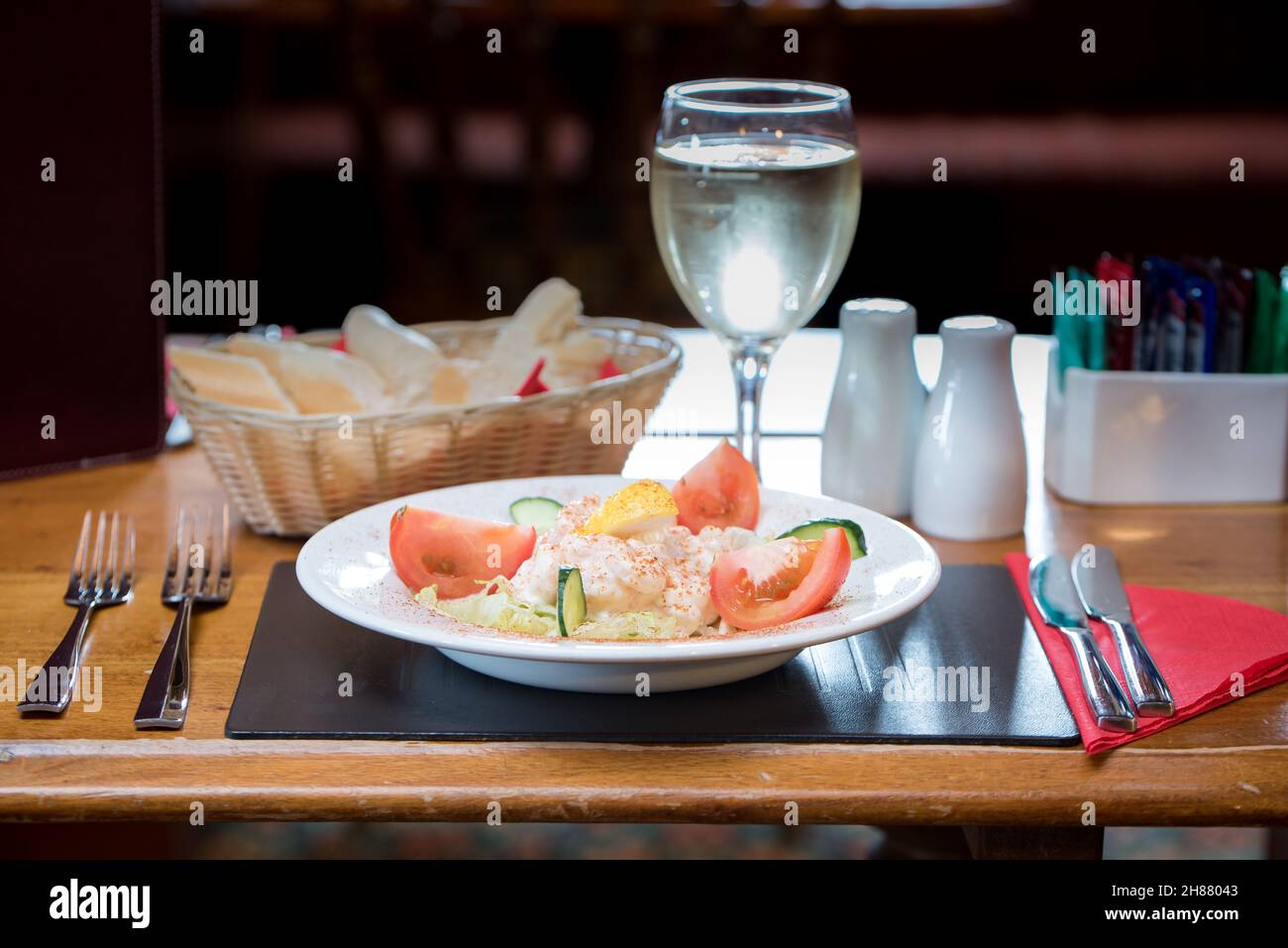 Pub lunch, traditional British bar or restaurant food Stock Photo - Alamy