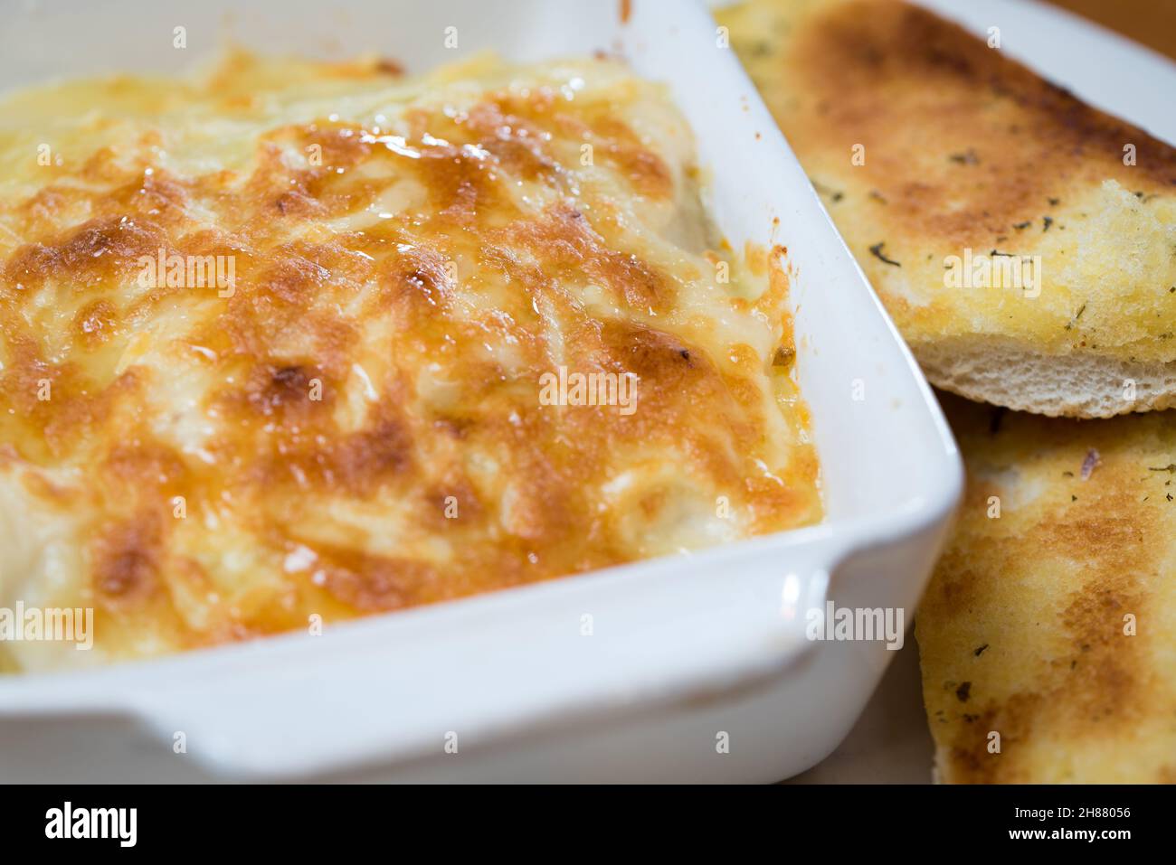 Pub lunch, traditional British bar or restaurant food Stock Photo - Alamy