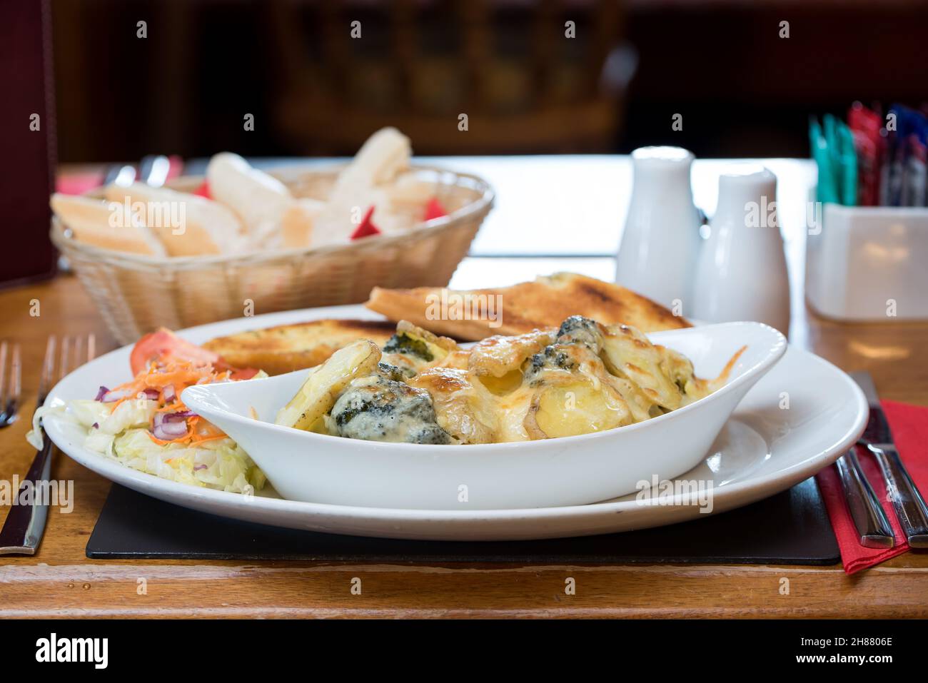 Pub lunch, traditional British bar or restaurant food Stock Photo - Alamy