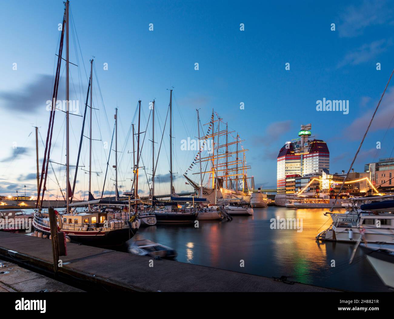Göteborg, Gothenburg: marina Lilla Bommen, barque Viking ...