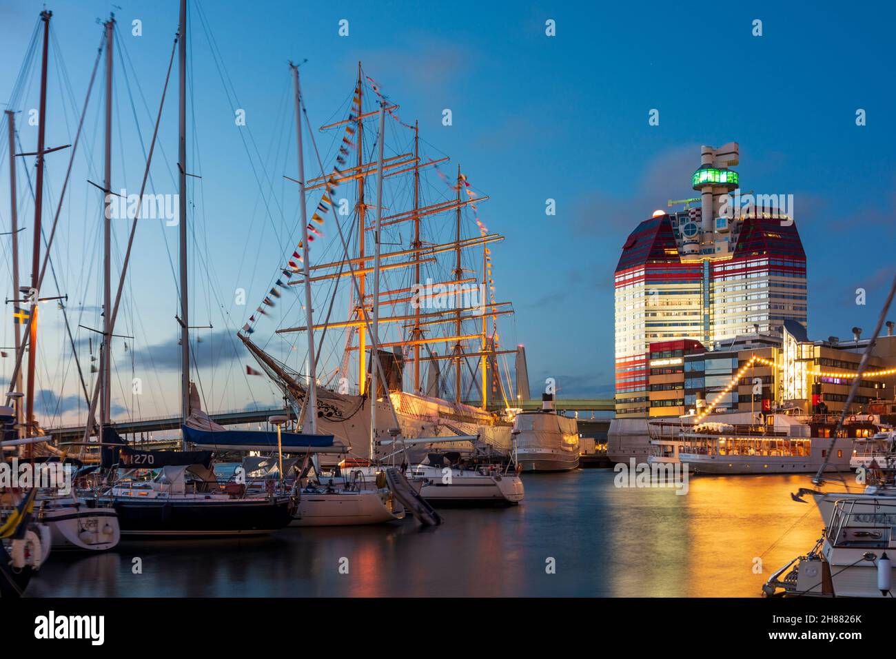 Göteborg, Gothenburg: marina Lilla Bommen, barque Viking ...