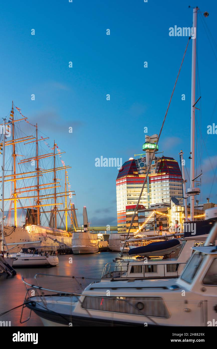 Göteborg, Gothenburg: marina Lilla Bommen, barque Viking ...