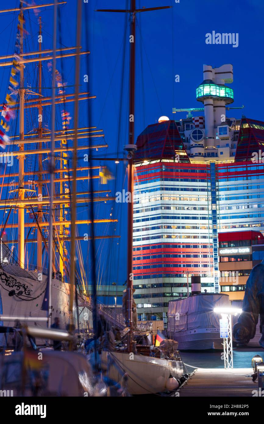 Göteborg, Gothenburg: marina Lilla Bommen, barque Viking ...