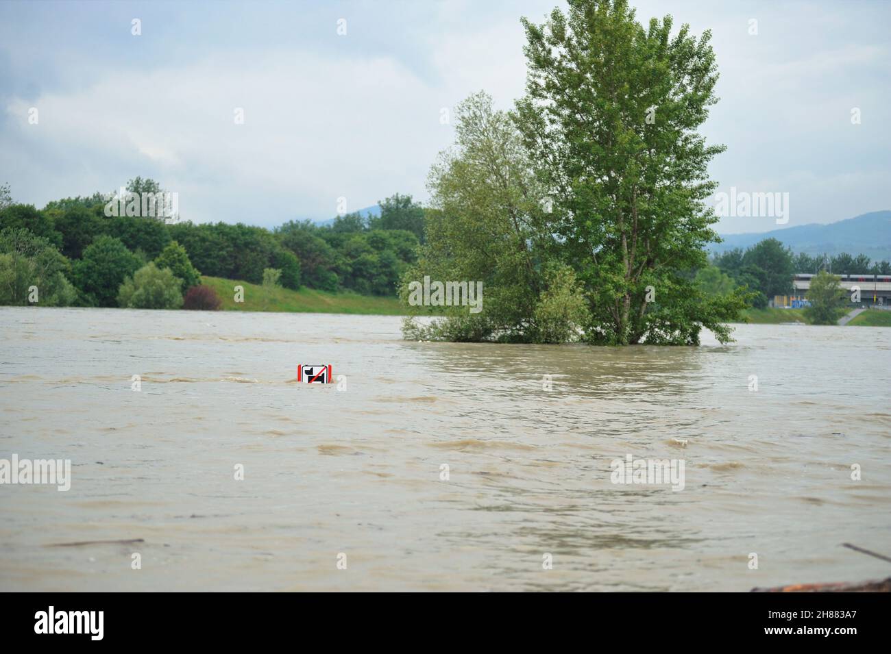 Flood area sign hi-res stock photography and images - Alamy