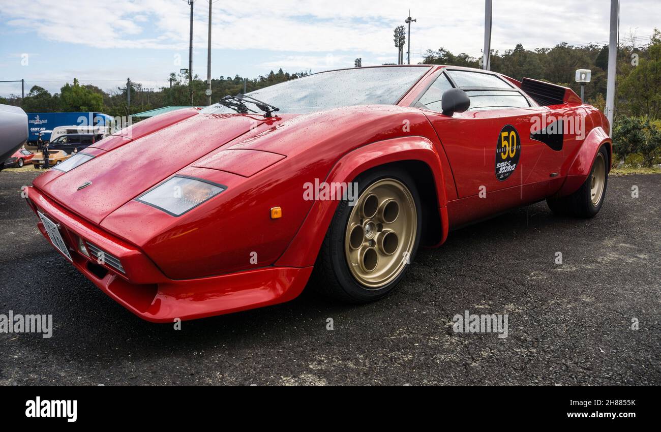 A red Lamborghini Countach LP400S Stock Photo - Alamy