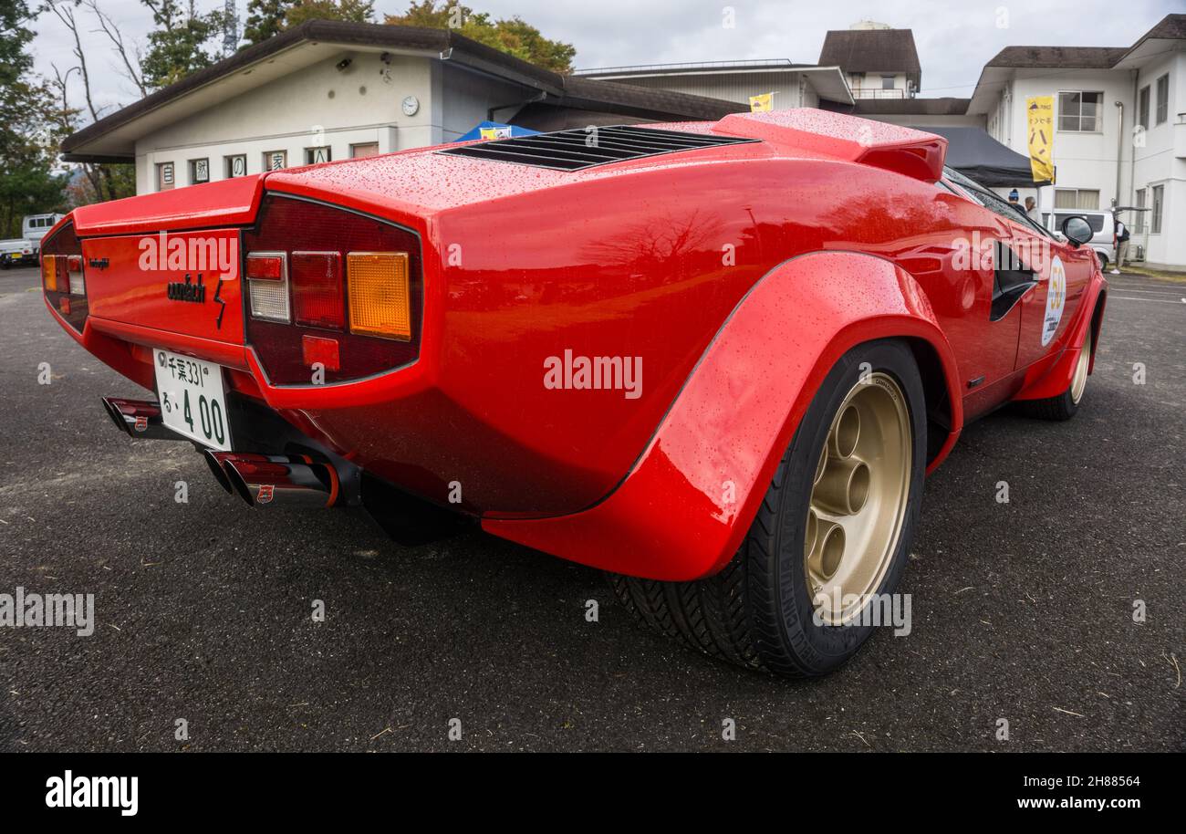 A red Lamborghini Countach LP400S Stock Photo - Alamy