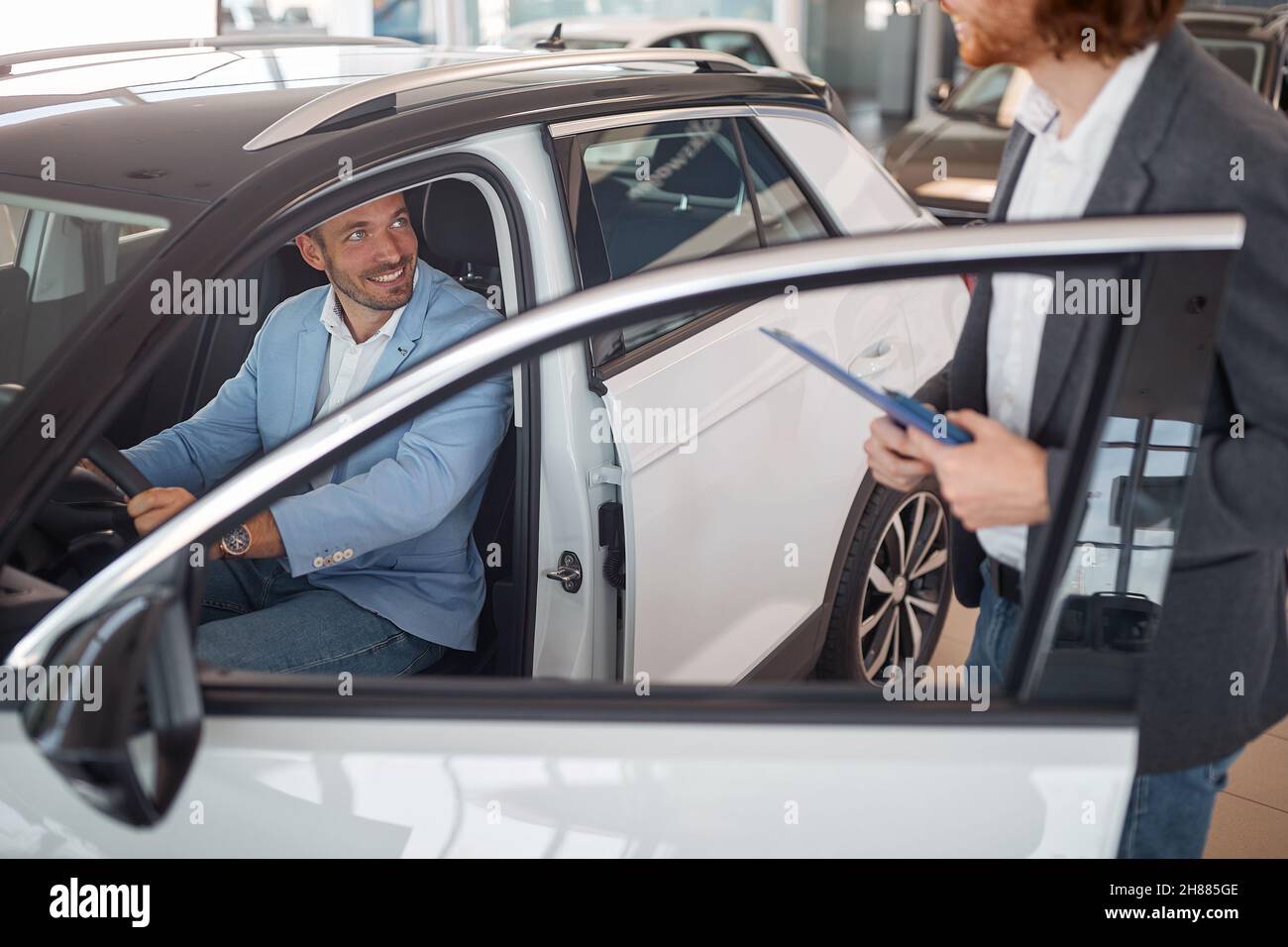 Car repair customer hi-res stock photography and images - Alamy