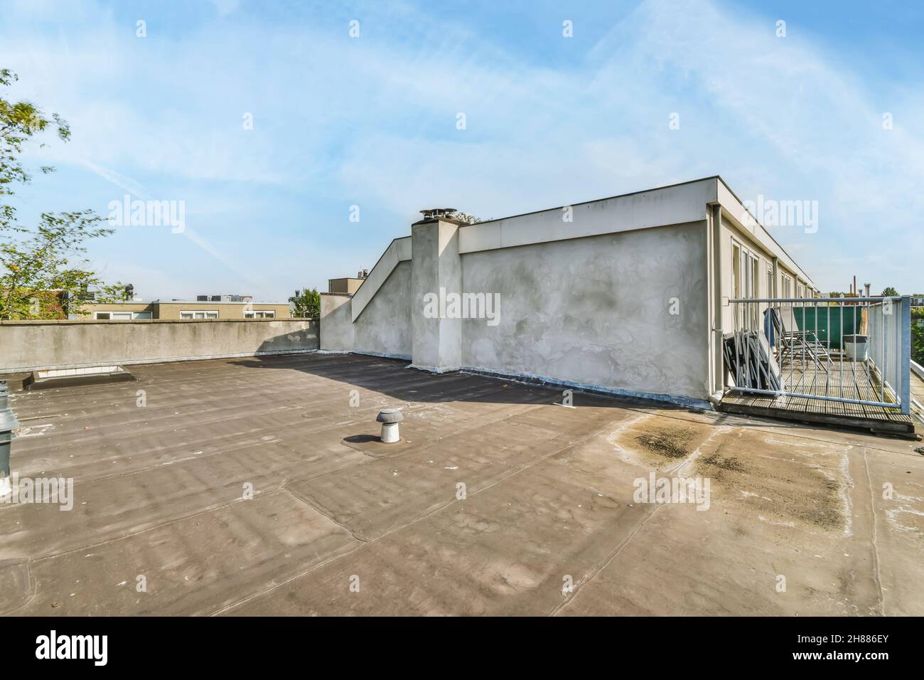 Flat roof of a multi-storey beautiful house Stock Photo - Alamy
