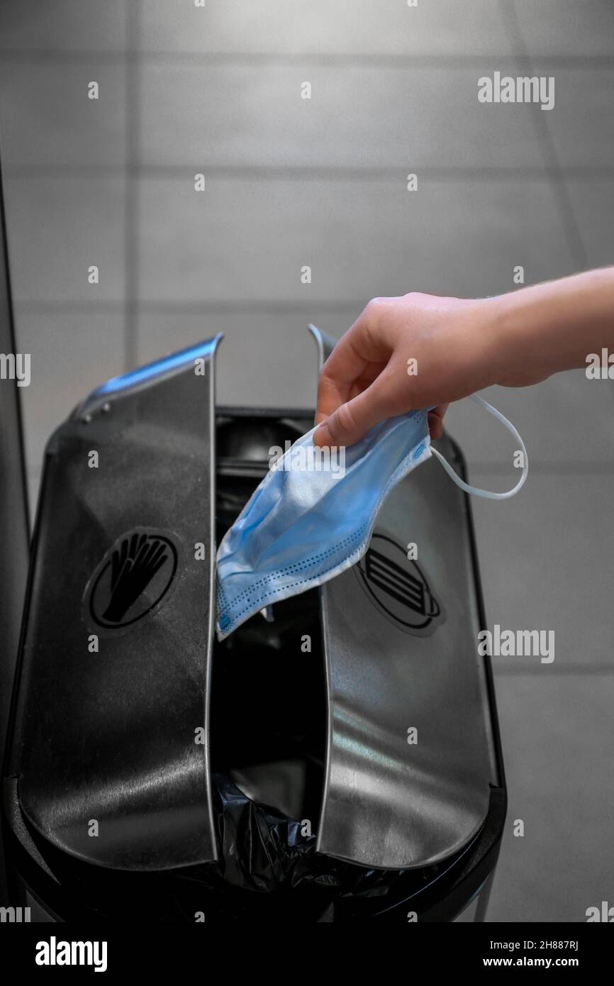 Hand throwing garbage dust bin hi-res stock photography and images - Alamy