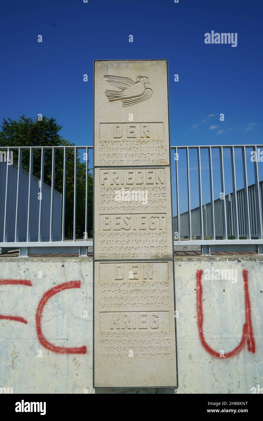 der Frieden besiegt den krieg Stock Photo - Alamy