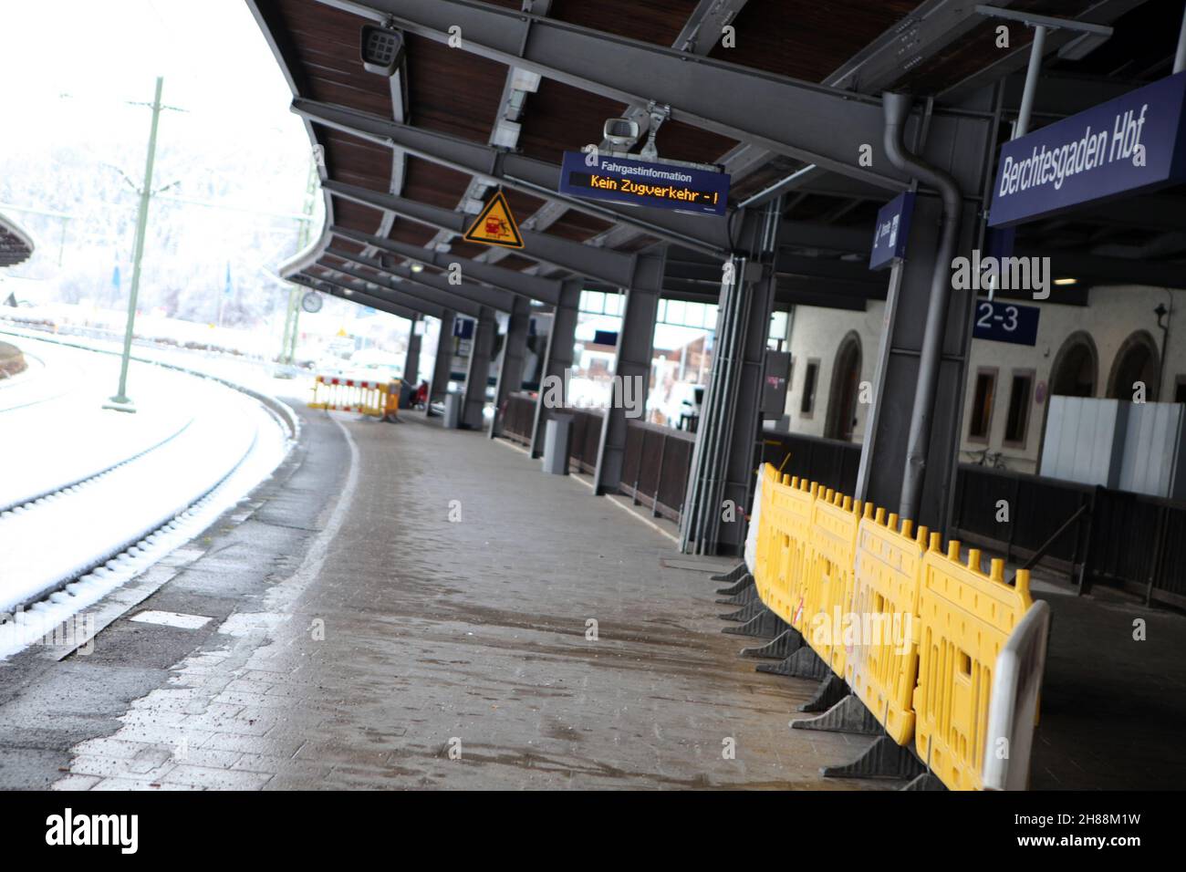 28 November 2021, Bavaria, Berchtesgaden: No train service is indicated ...