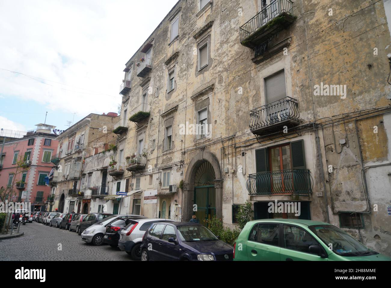 tall old building Stock Photo - Alamy